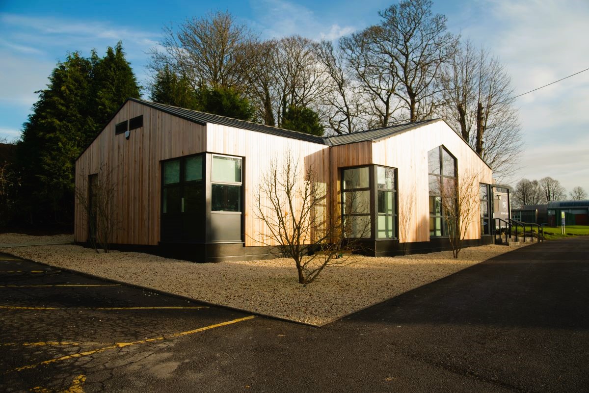 Hybrid ventilation system for Vertis modular school - Passivent
